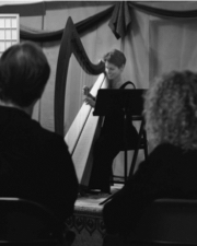 Harpist Anne Roos